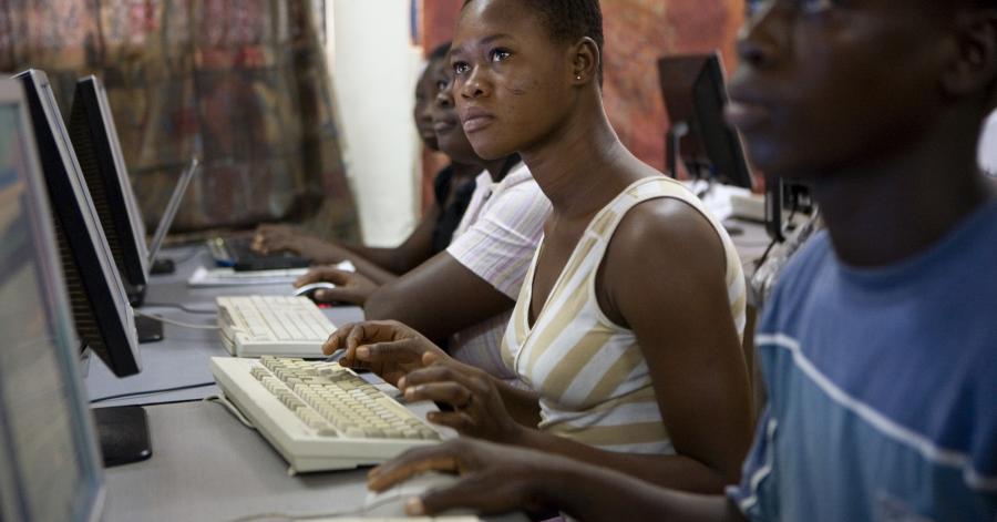 How will technology impact the future of work in developing countries ...